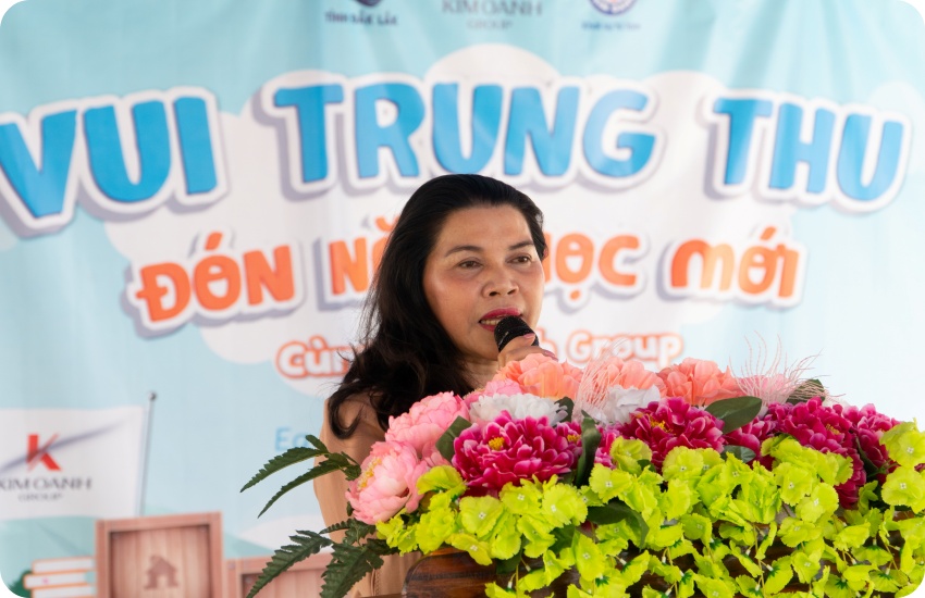 Kim Oanh Group mang trung thu yêu thương đến với học sinh nghèo tỉnh Đắk Lắk.